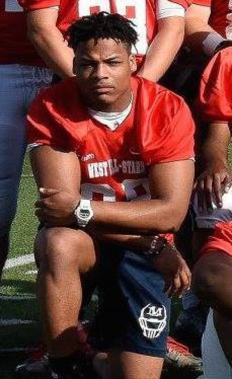 Lunsford honors his mother with impressive performance in football all ...