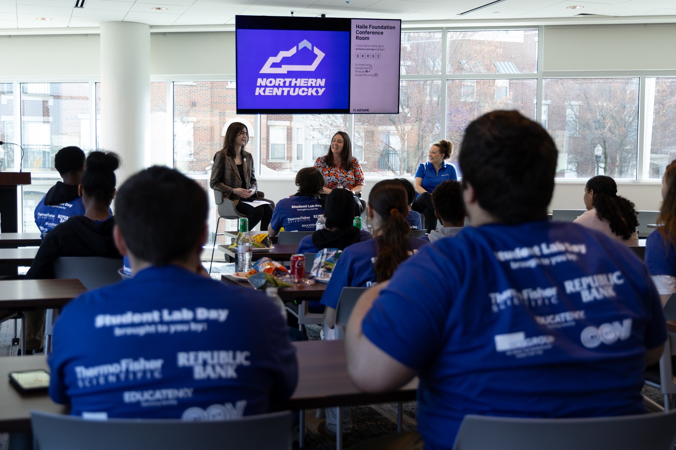 LifeSciKY hosts Holmes Middle School students for first Student Lab ...